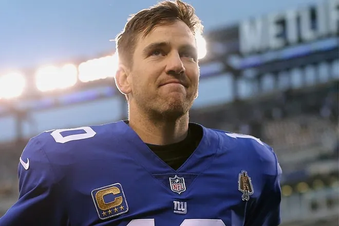 BFREAKING NEWS: Eli Manning gives a harsh lesson to New York Giants' Jaxson Dart... - Soccermedia